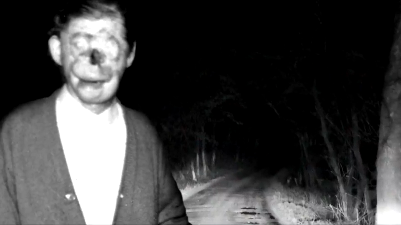 Příběh Raymonda Robinsona, neboli Charlieho No-face | Stream